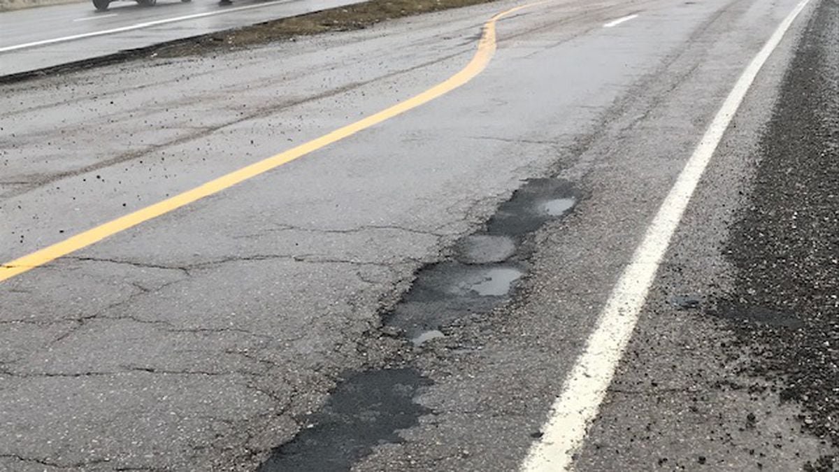 Large pothole causes flat tires on southbound I-75 ramp